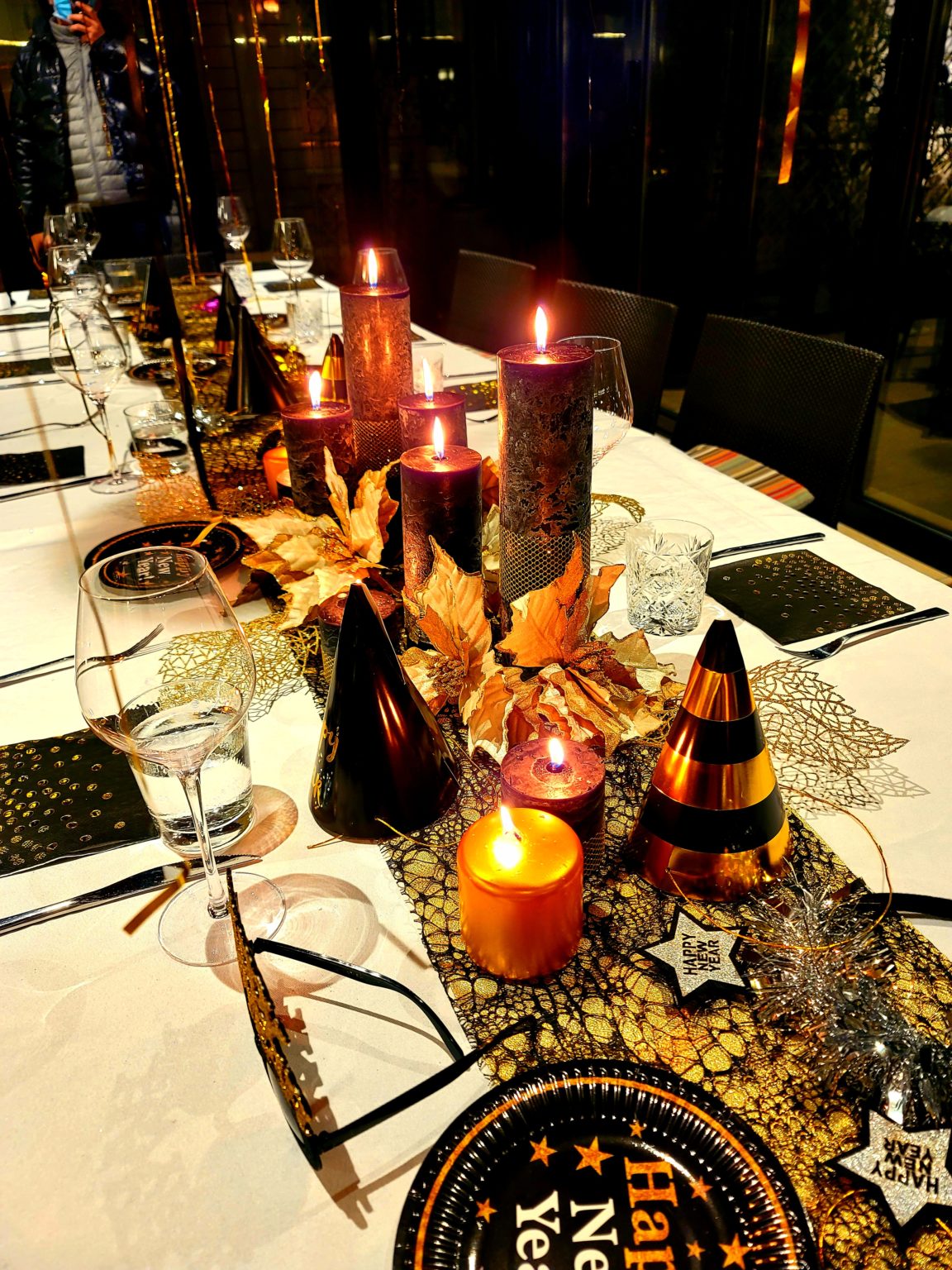 How to host the perfect NYE party - 5 Tips - ascapeliving.com