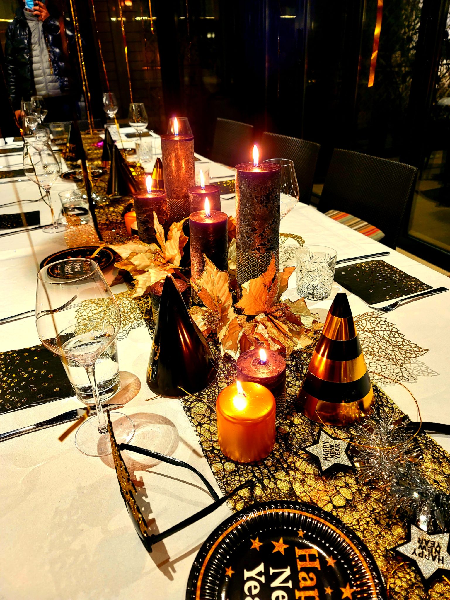 How to host the perfect NYE party - 5 Tips - ascapeliving.com