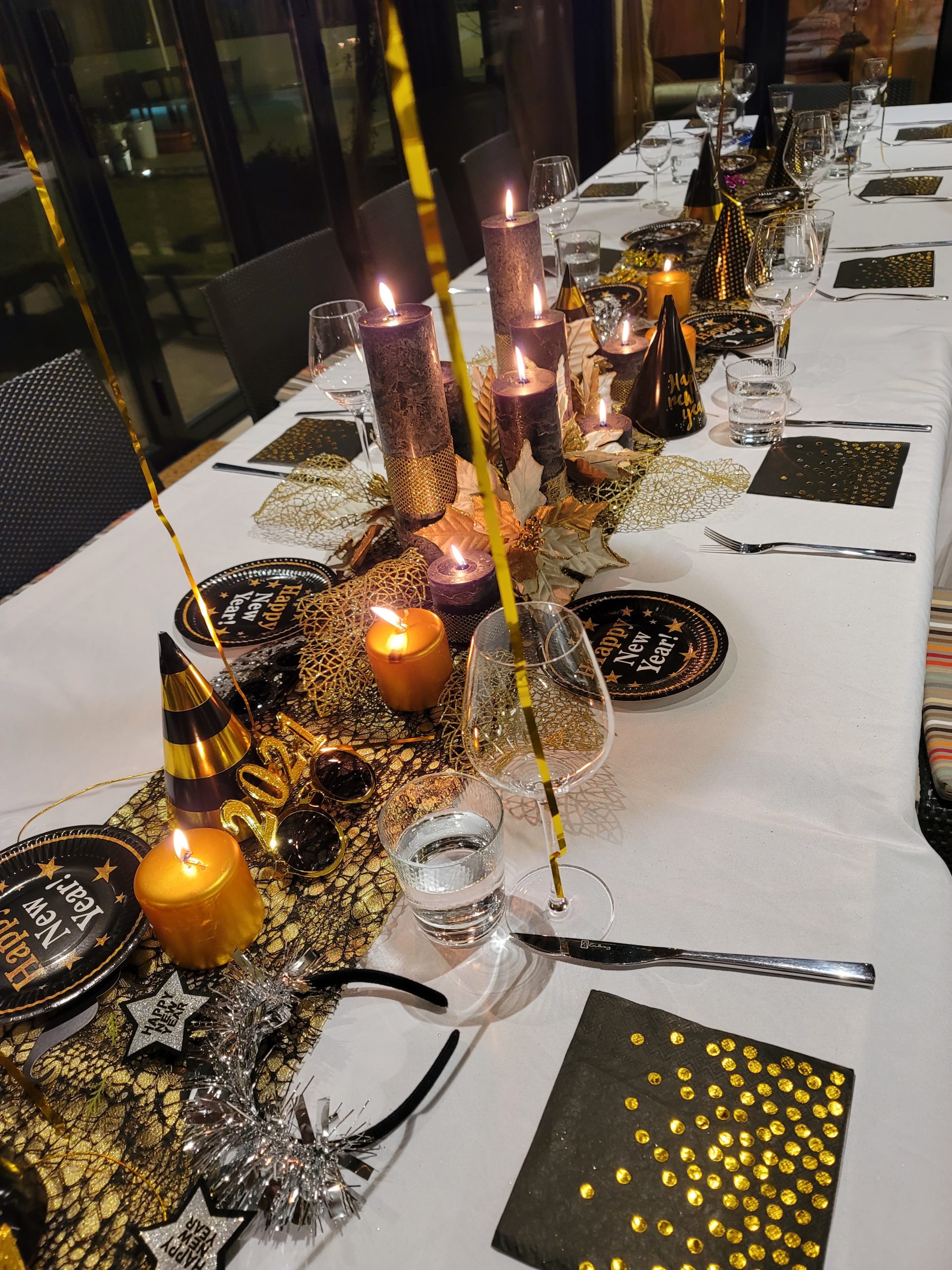 How to host the perfect NYE party - 5 Tips - ascapeliving.com