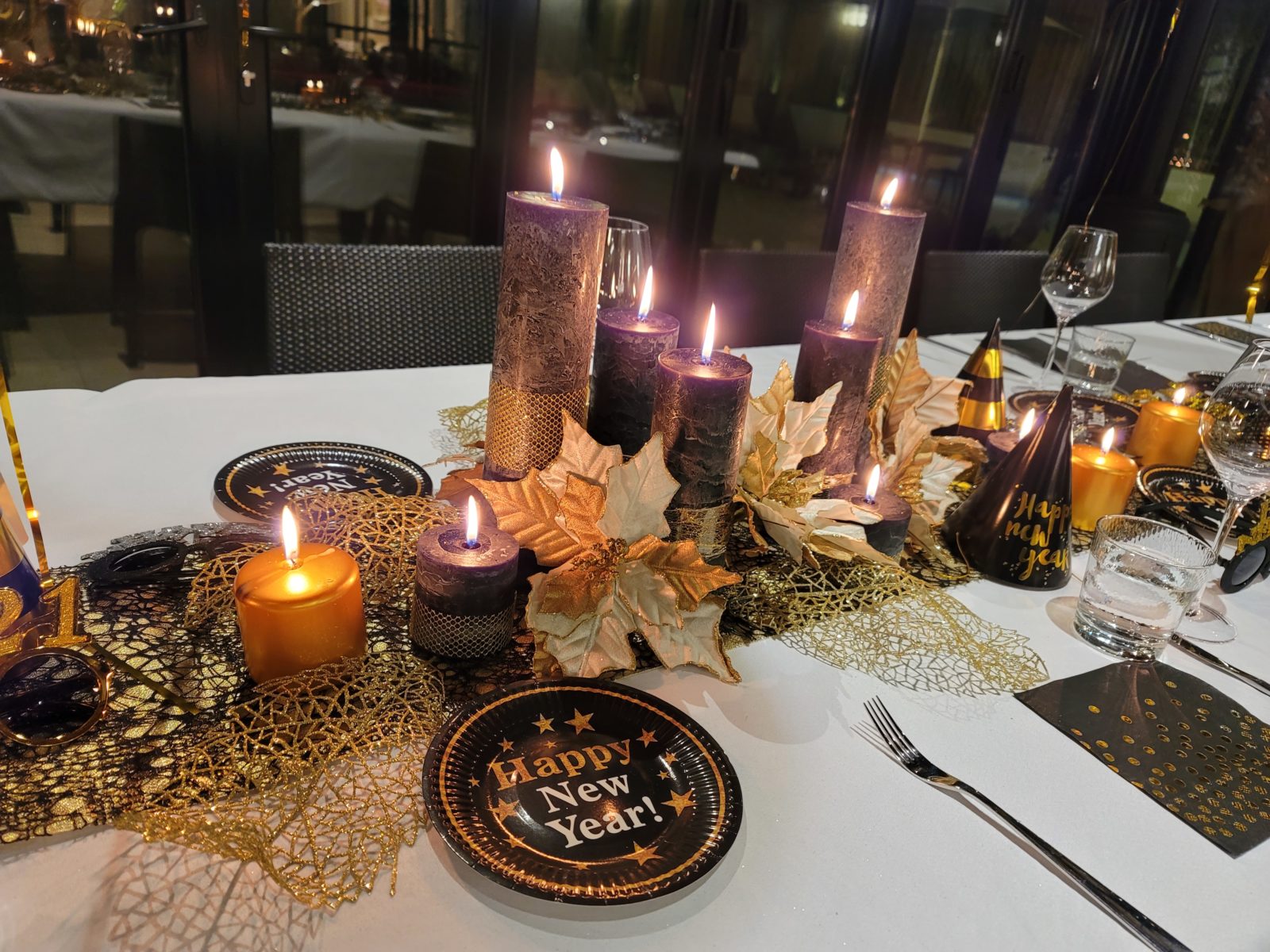 How to host the perfect NYE party - 5 Tips - ascapeliving.com