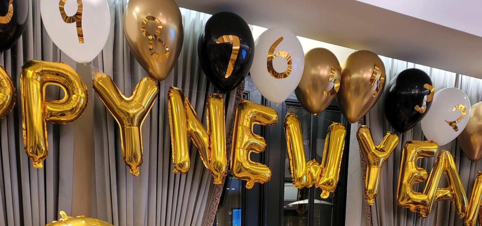 How to host the perfect NYE party - 5 Tips - ascapeliving.com